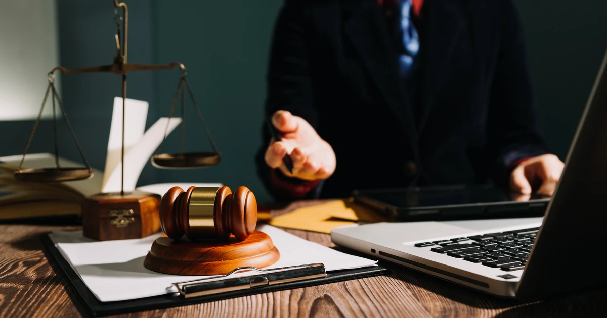20 Lawyer Career Paths - Best Legal Jobs & Growth Opportunities